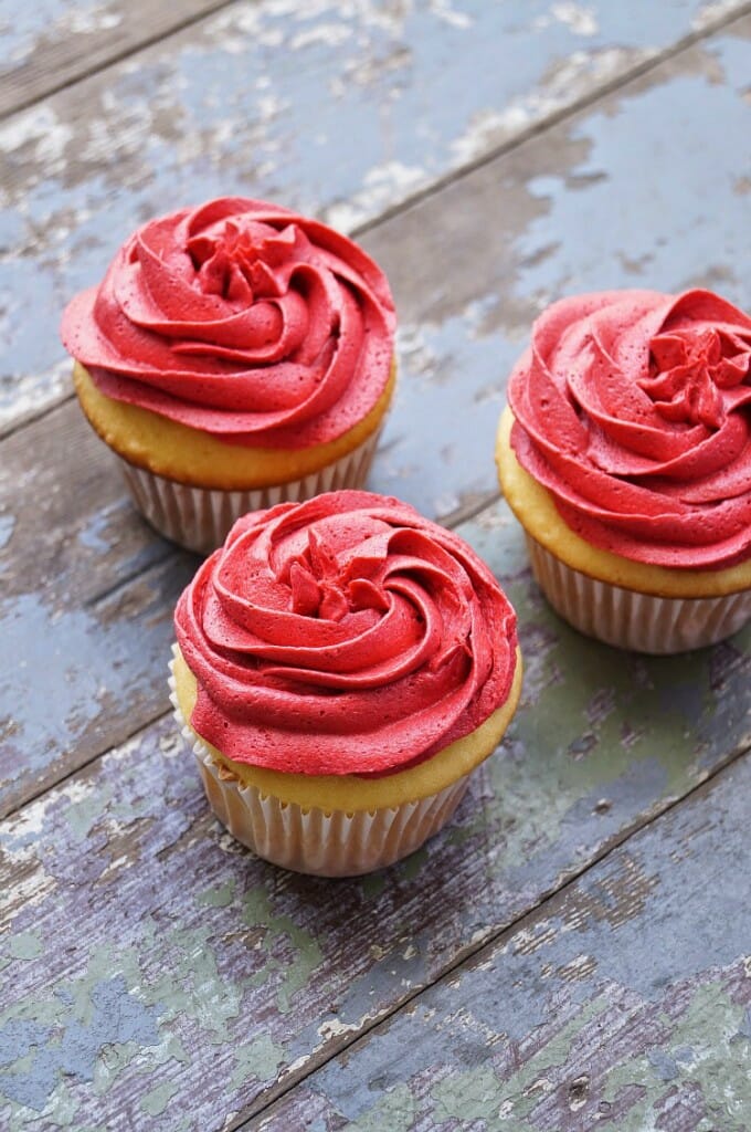 Easy Vanilla Buttercream Frosting for Cupcakes