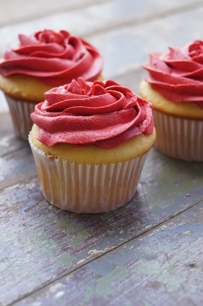 Easy Vanilla Buttercream Frosting for Cupcakes