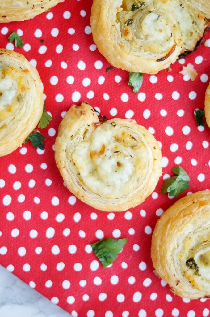 Cheesy Garlic Butter Rolls: Easy and Delicious, Must-Try Recipe