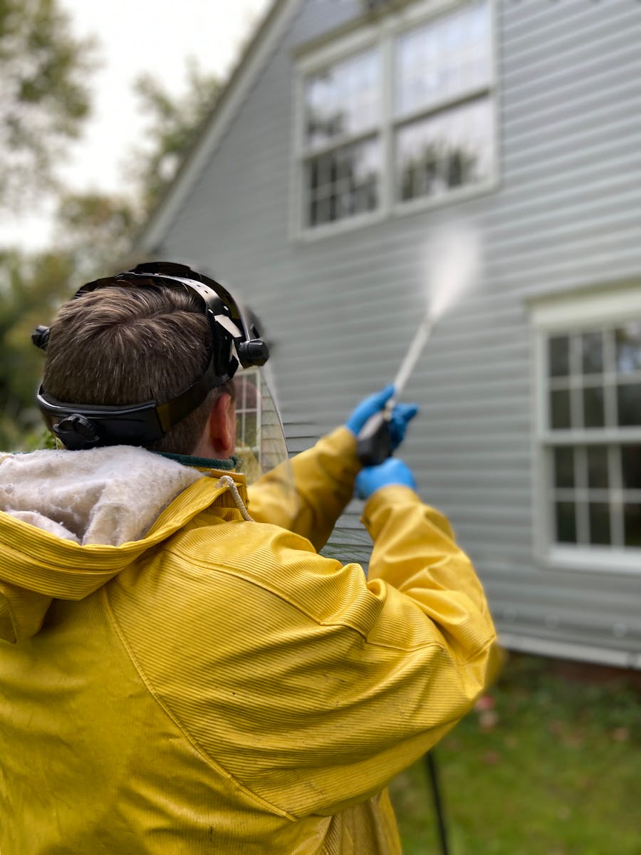Professional Pressure Washing for Your Home's Cleanliness